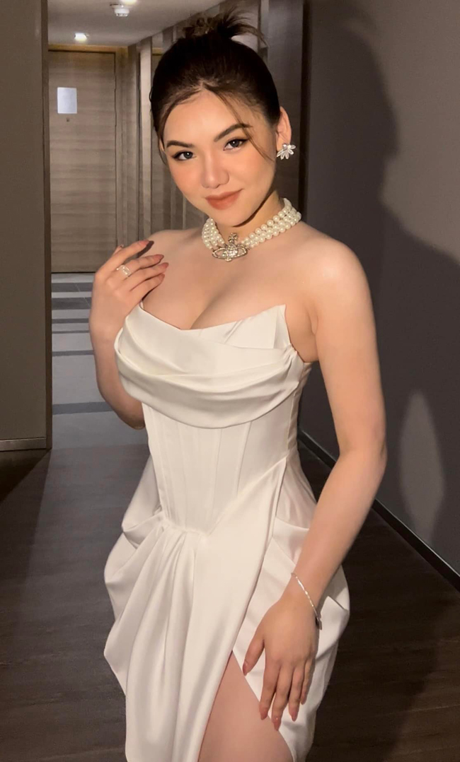 9X "Ca sĩ mặt nạ" lên truyền hình kín như bưng, ngoài đời sexy nhất hạng