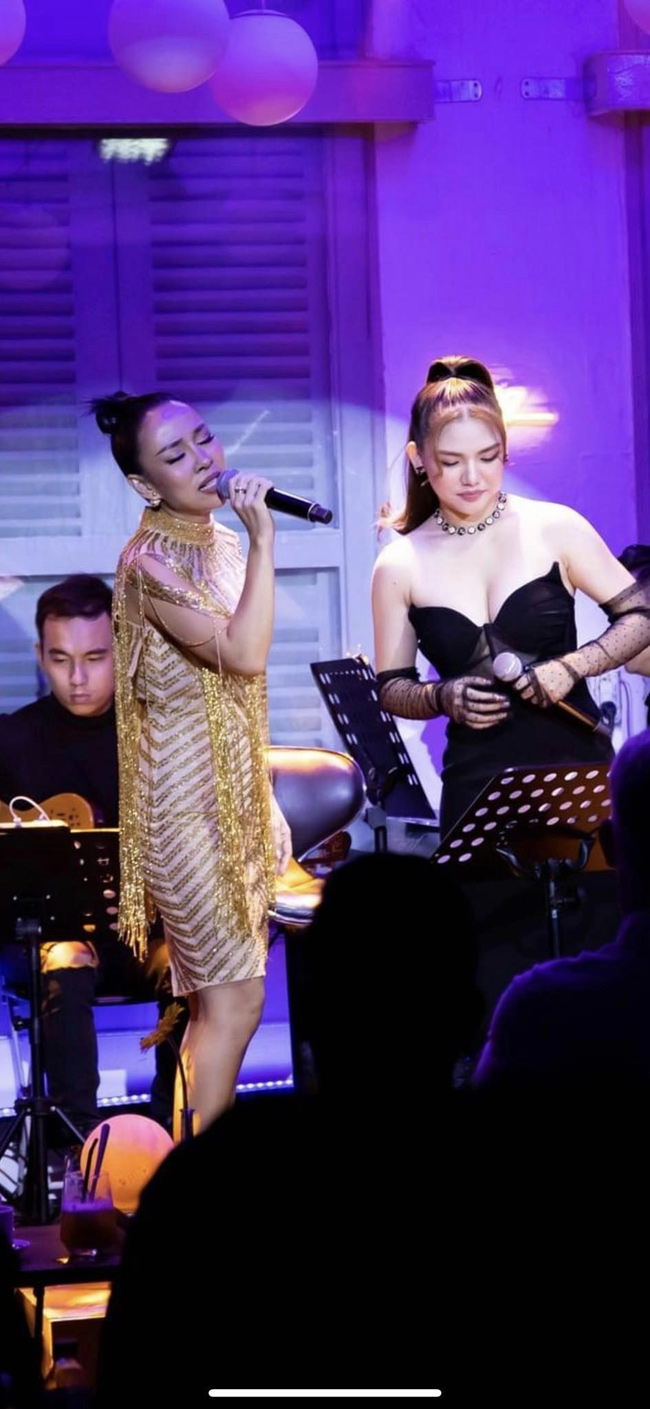 9X "Ca sĩ mặt nạ" lên truyền hình kín như bưng, ngoài đời sexy nhất hạng