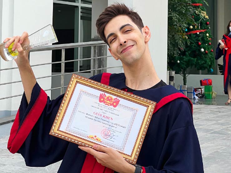 Chàng “Tây Ba Lô” nổi tiếng trên TikTok, tốt nghiệp thủ khoa Học viện ...