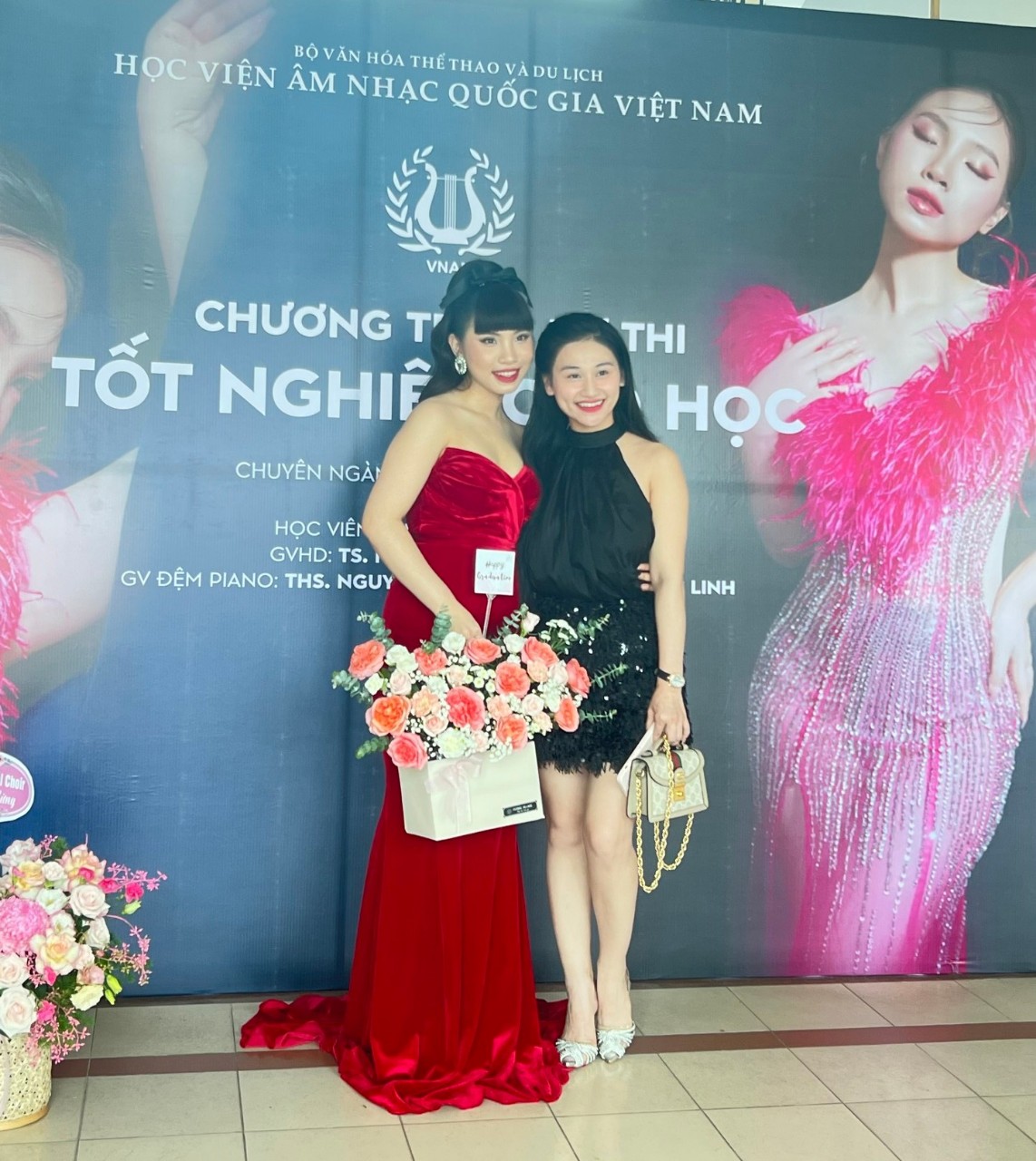 Quán quân Sao mai Lan Quỳnh đạt điểm tuyệt đối tốt nghiệp thạc sĩ