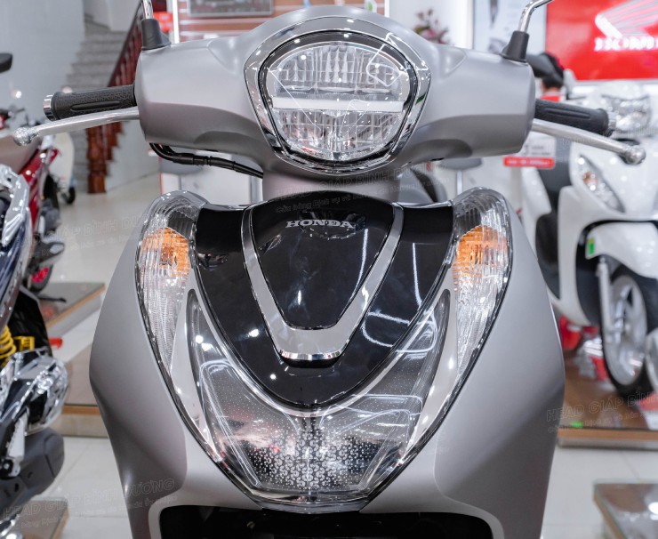 Giá Honda SH Mode giữa tháng 4/2024, chênh nhẹ 2 triệu đồng